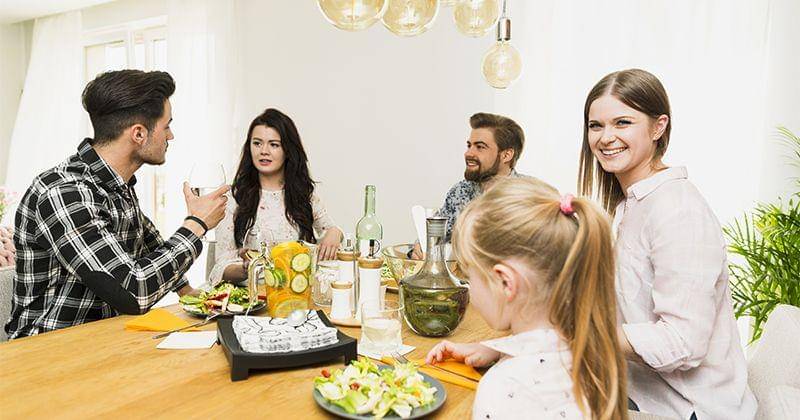 Jangan Diremehkan, Ketahui Pentingnya Makan Bersama Keluarga | Popmama.com