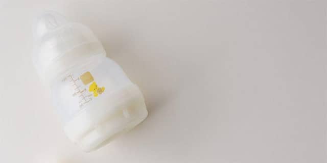 Mana yang Lebih Baik, Botol ASI Kaca atau Botol ASI Plastik? | Popmama.com