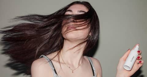 7 Cara Keramas yang Sebaiknya Kamu Ketahui | Popmama.com