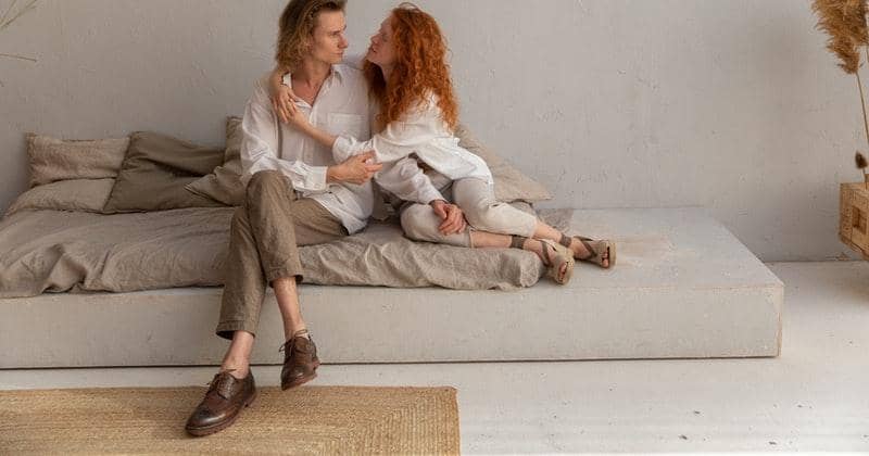 5 Alasan Posisi Tidur Spooning Bersama Pasangan Bisa Menyehatkan ...