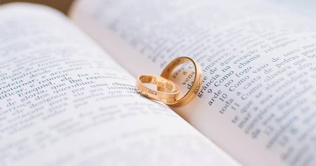 30 Ayat Alkitab Romantis, Bisa untuk Ungkapkan Pujian | Popmama.com
