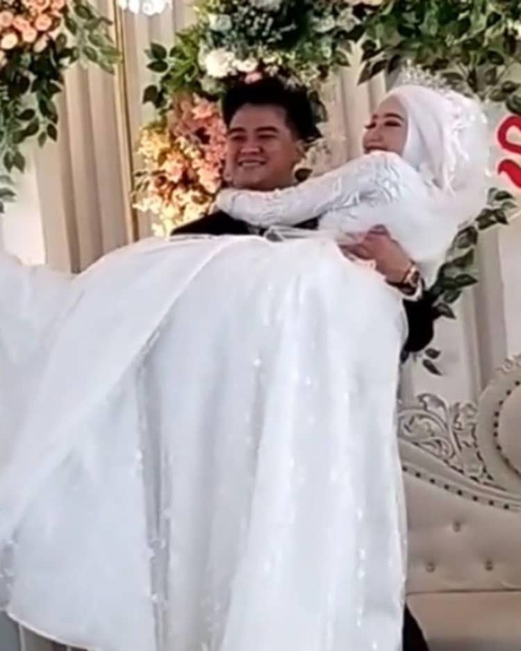 7 Fakta dan Profil Steno Ricardo, Mantan Suami Mawar AFI | Popmama.com