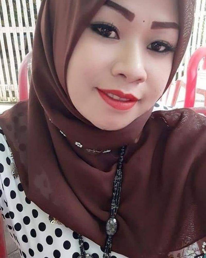 Potret Tante Lala yang Viral di TikTok | Popmama.com