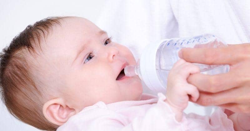 9 Cara Mengatasi Bayi Tiba-Tiba Tidak Mau Minum Susu Formula | Popmama.com