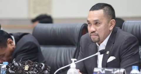 8 Fakta Keluarga Ahmad Sahroni, Tak Mengenal Sosok Papanya | Popmama.com