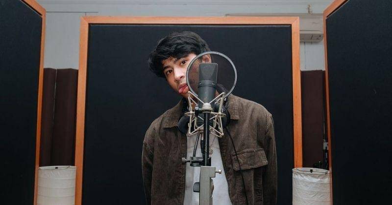 9 Fakta Keluarga Devano Danendra, Anak Iis Dahlia | Popmama.com