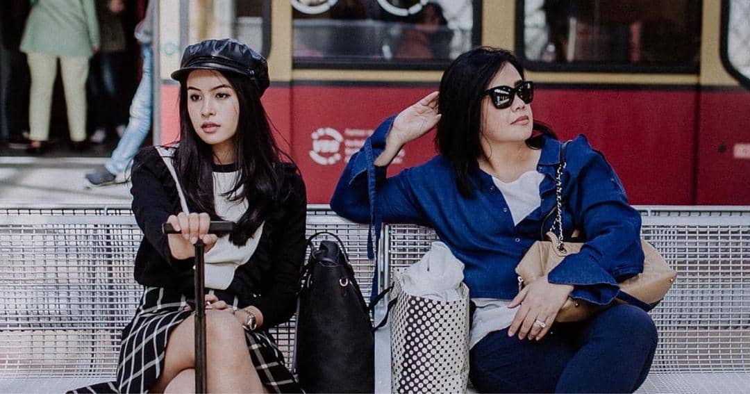 15 Foto Akrab Maudy Ayunda dan Mamanya, Kompak Banget | Popmama.com