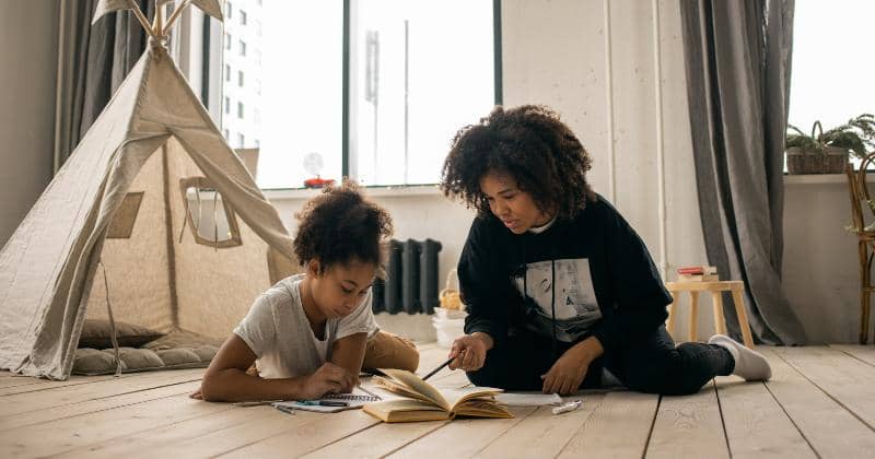 15 Makna Akhiran -Kan dan Contohnya dalam Kalimat | Popmama.com