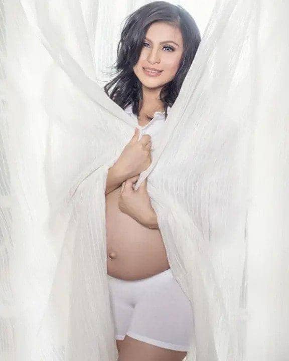 7 Foto Jadul Asha Shara saat Hamil Anak Kedua | Popmama.com