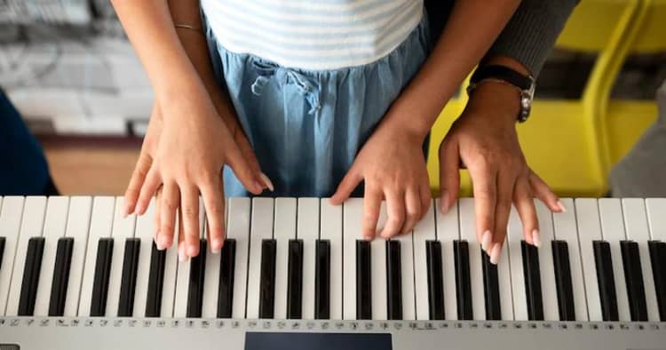 Kunci Dasar Piano dan Cara Memainkannya | Popmama.com