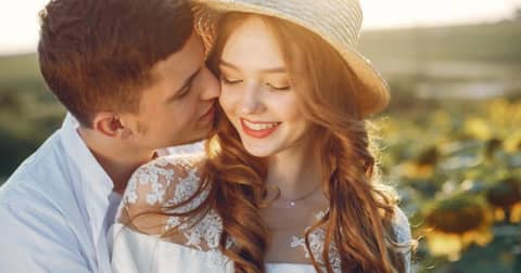 7 Arti Mimpi Dipeluk, Tidak Selamanya Memiliki Makna Baik | Popmama.com