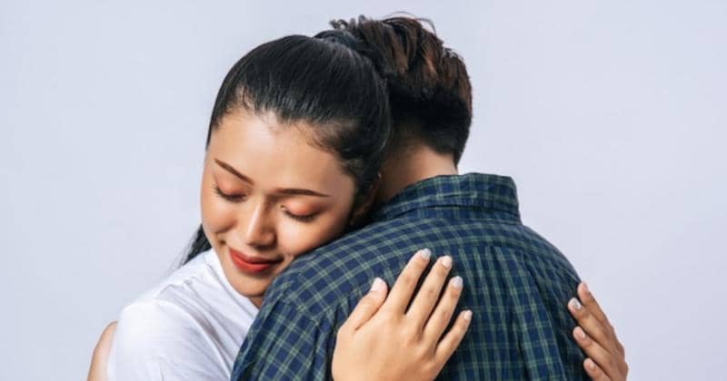 7 Arti Mimpi Dipeluk, Tidak Selamanya Memiliki Makna Baik | Popmama.com