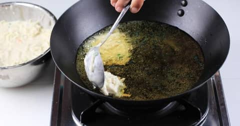 5 Resep Ote-Ote Simpel, Tekstur Lembut dan Renyah Tahan Lama | Popmama.com