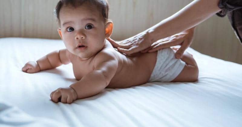 7 Cara Tradisional Mengatasi Perut Kembung pada Bayi | Popmama.com