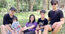 7 Foto Akrab Zee JKT48 dan Adiknya, Akur dan Menggemaskan! | Popmama.com