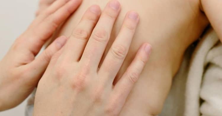 Denyut Nadi Normal Bayi Usia 0-12 Bulan dan Cara Mengukurnya | Popmama.com