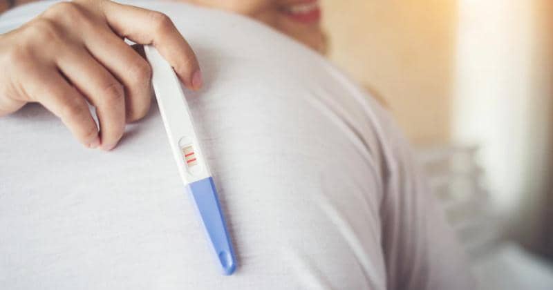 Apakah Tespek Garis 2 Samar Positif Hamil? Ini Faktanya | Popmama.com