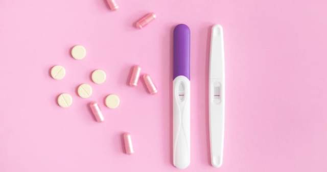 Apakah Tespek Garis 2 Samar Positif Hamil? Ini Faktanya | Popmama.com