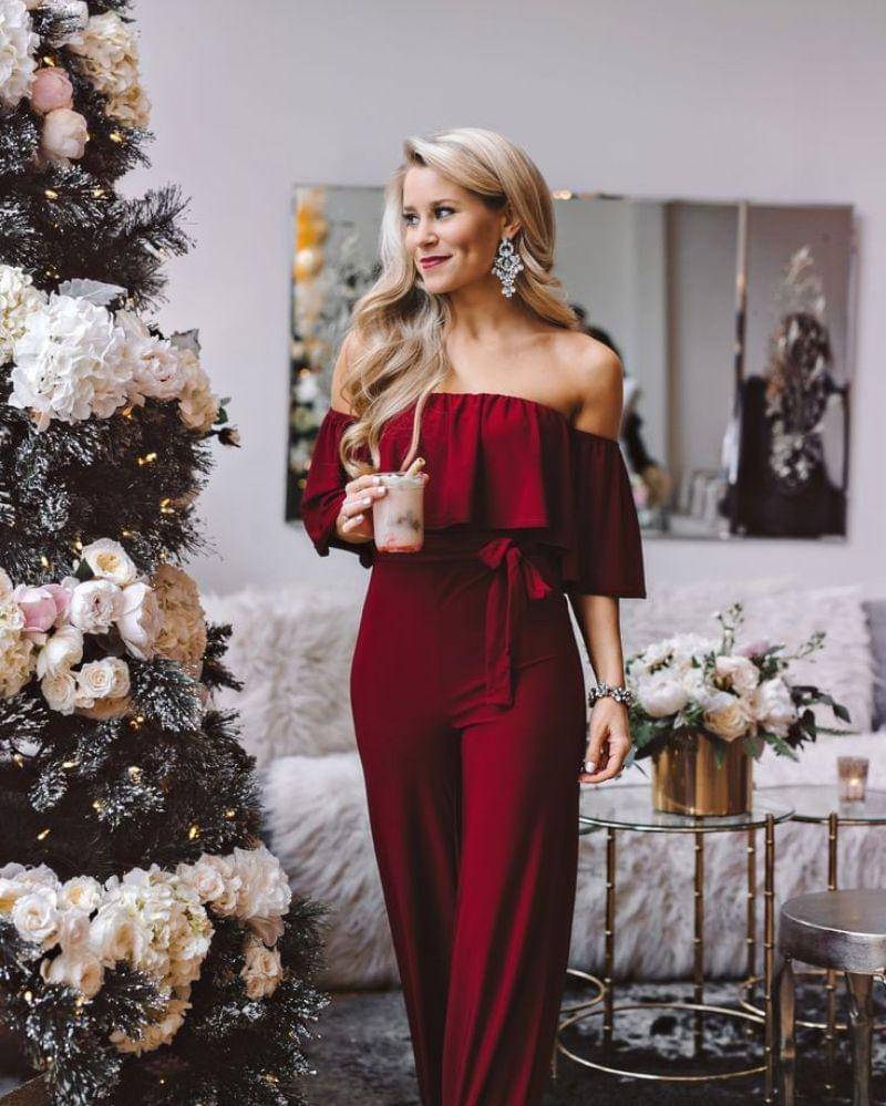 8 Model Baju Natal Warna Merah untuk Tampil Menawan | Popmama.com