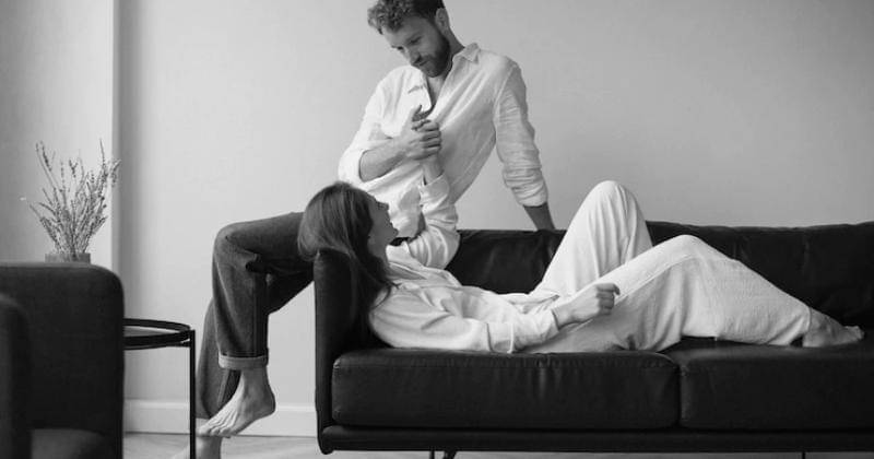 Flirting Adalah Tanda Ketertarikan atau Godaan, Ini Jenisnya | Popmama.com