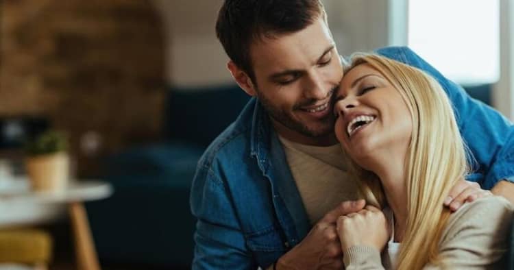 7 Cara Merayu Istri agar Keinginan Terkabul | Popmama.com