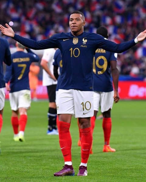 5 Fakta Keluarga Kylian Mbappé Resmi Gabung Real Madrid | Popmama.com