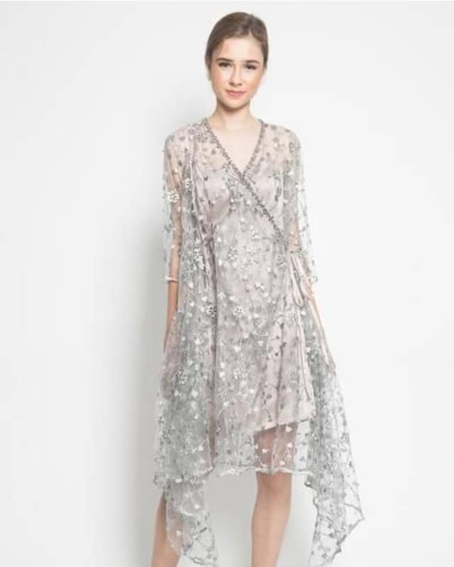11 Model Dress Brokat Terbaru yang Simpel dan Anggun | Popmama.com