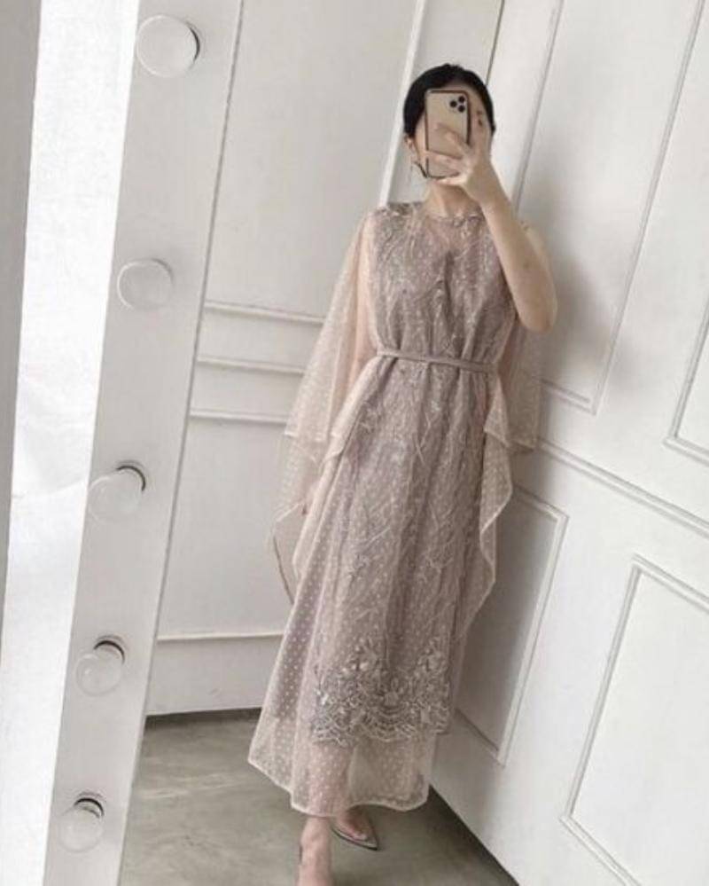 11 Model Dress Brokat Terbaru yang Simpel dan Anggun | Popmama.com