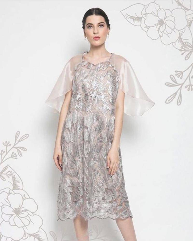 11 Model Dress Brokat Terbaru yang Simpel dan Anggun | Popmama.com