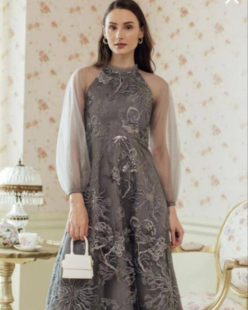 11 Model Dress Brokat Terbaru yang Simpel dan Anggun | Popmama.com