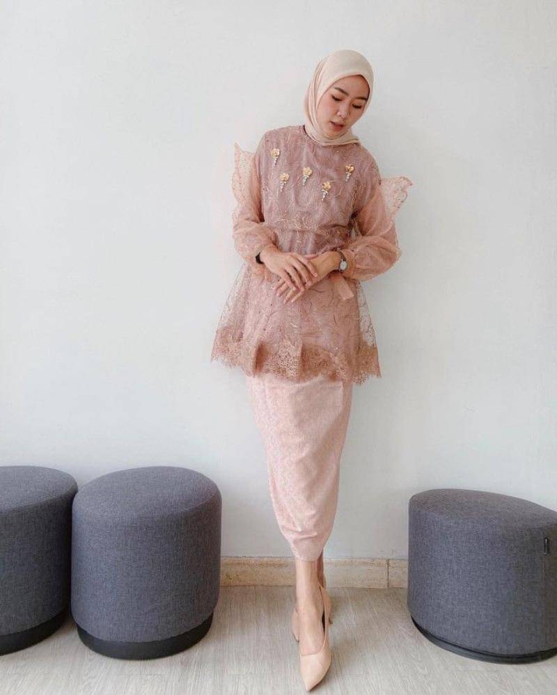 13 Model Kebaya Modern Hijab yang Simpel tapi Mewah | Popmama.com