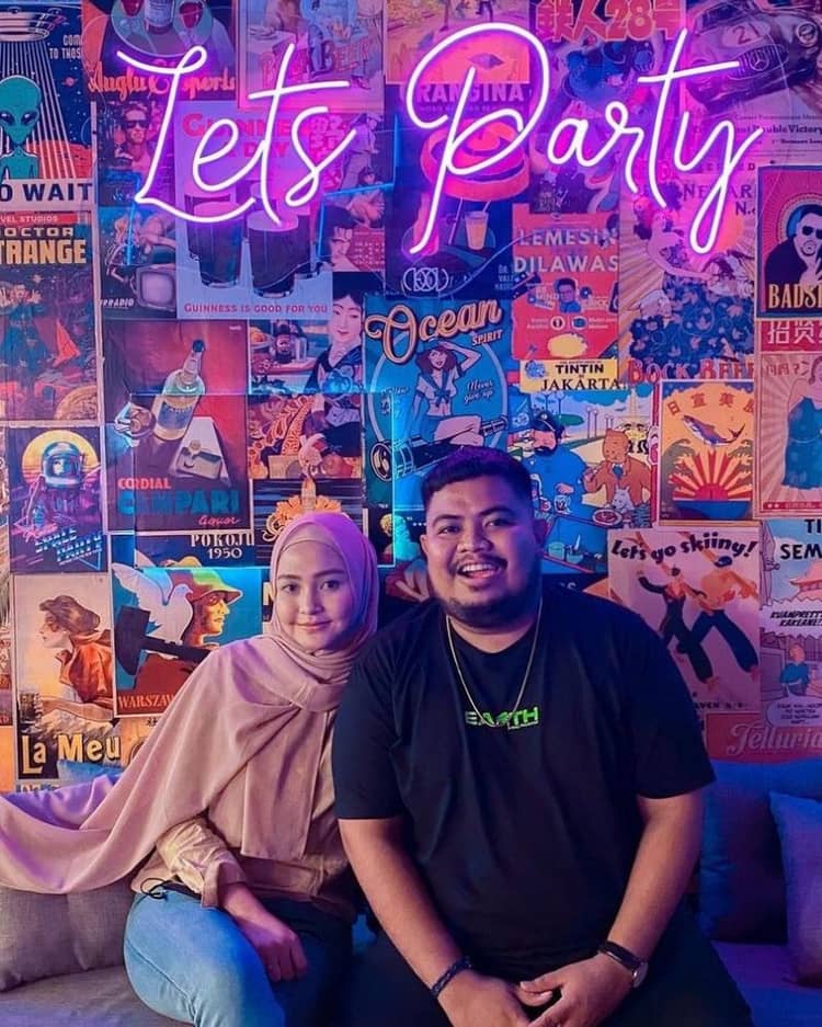 8 Kisah Cinta Komika Rigen dan Istri, Kenalan di Twitter | Popmama.com