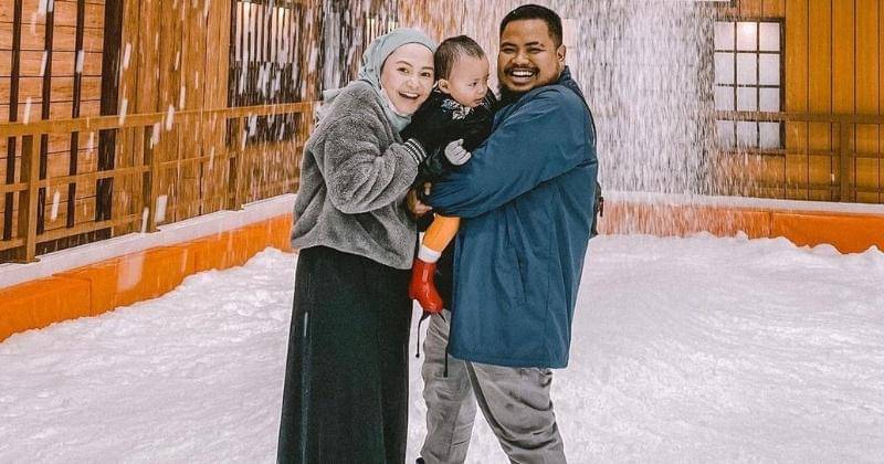 8 Kisah Cinta Komika Rigen dan Istri, Kenalan di Twitter | Popmama.com