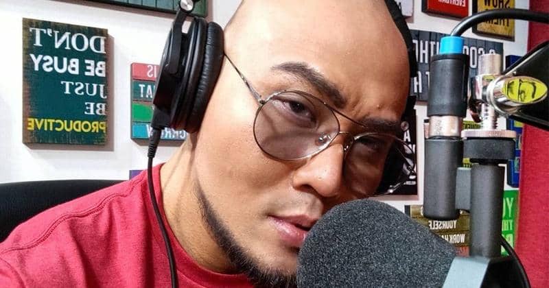 7 Foto Perbedaan Ruang Podcast Deddy Corbuzier | Popmama.com