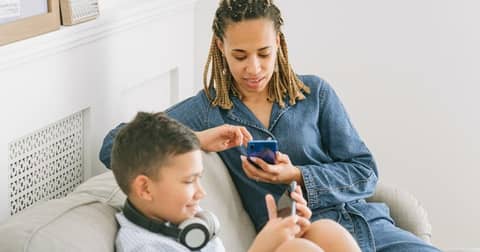 Remaja Indonesia Kecanduan Gadget dan Internet | Popmama.com