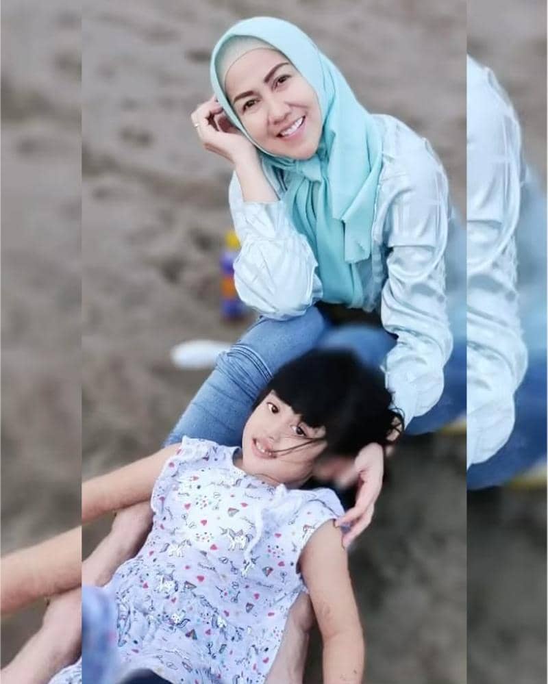 9 Potret Vania Athabina, Anak Angkat Venna Melinda | Popmama.com