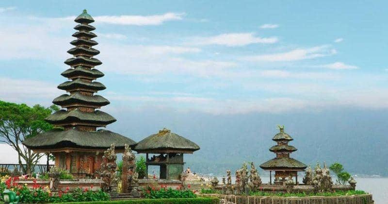 6 Nama Tempat Ibadah Agama di Indonesia | Popmama.com