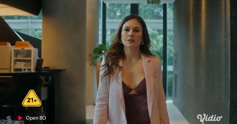 5 Adegan di Trailer Open BO, Wulan Guritno Buka Baju | Popmama.com