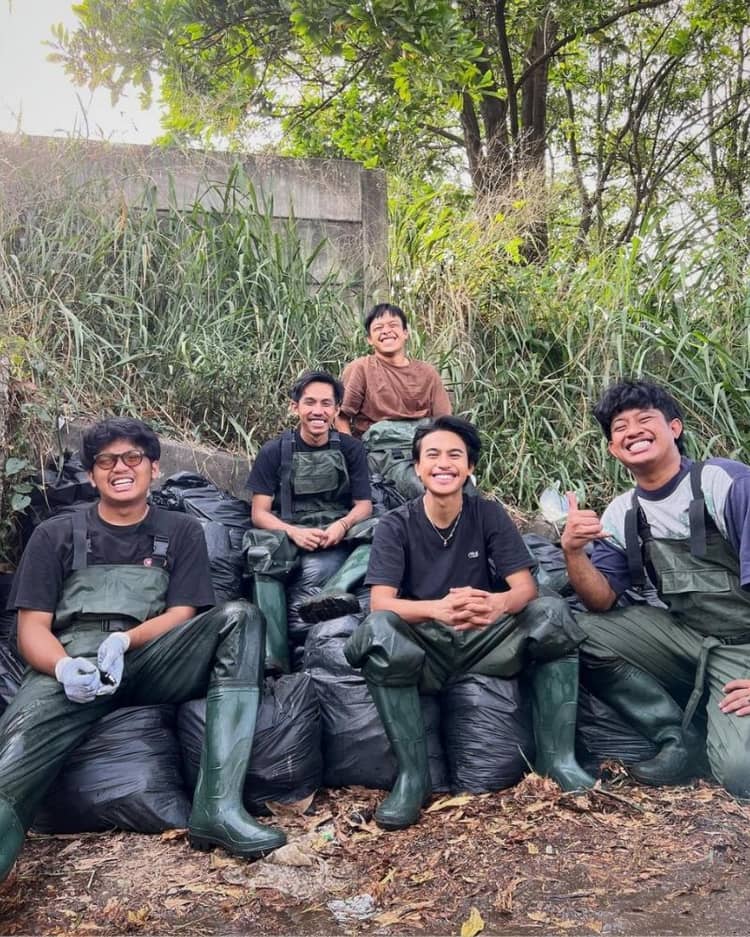 Mengenal Pandawara Group, 5 Pemuda Pembersih Lingkungan | Popmama.com