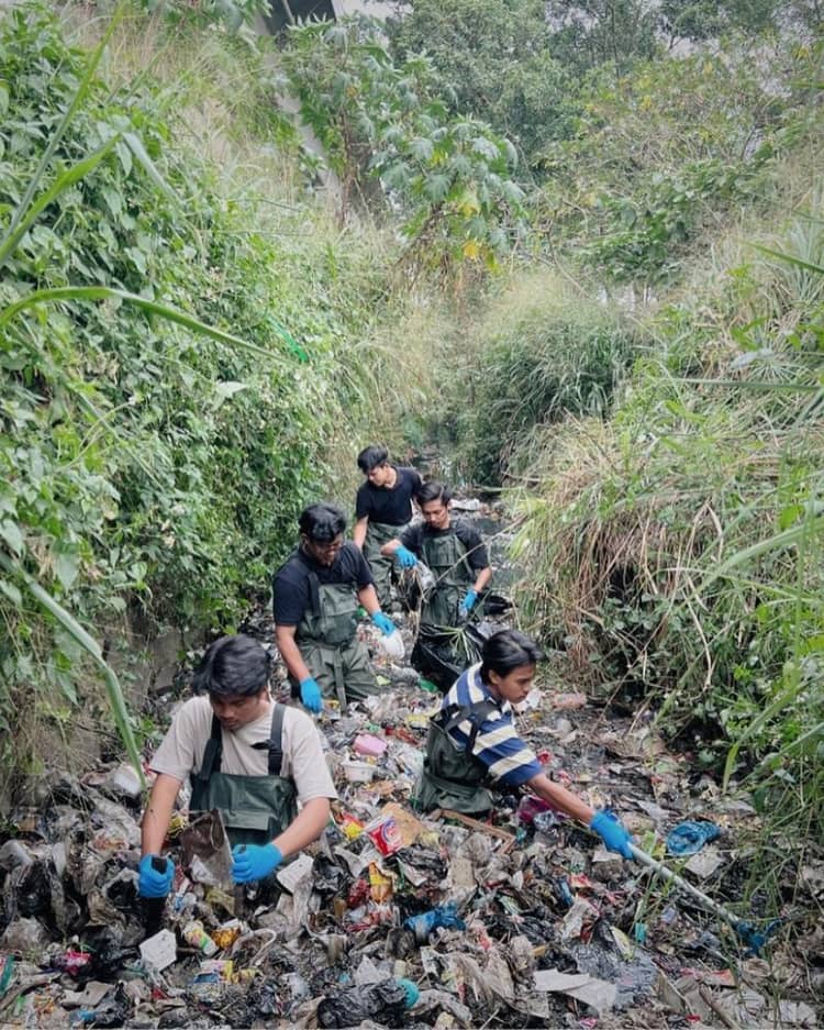 Mengenal Pandawara Group, 5 Pemuda Pembersih Lingkungan | Popmama.com