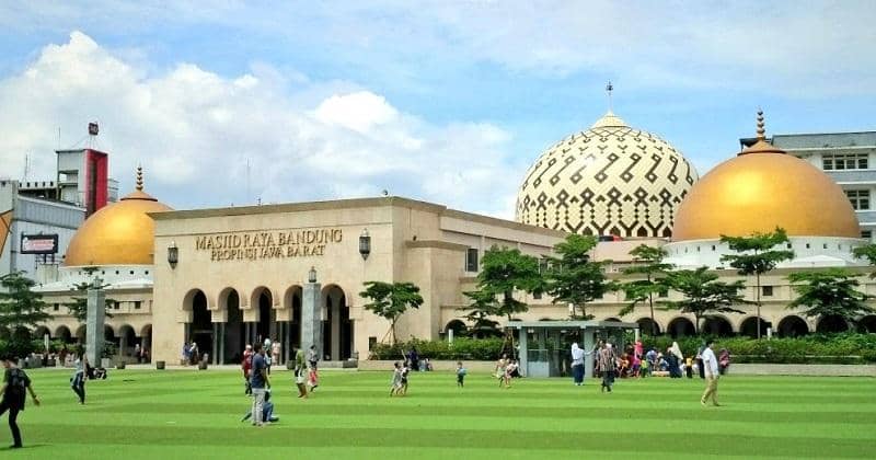 10 Masjid Paling Indah di Indonesia, Ada Masjid Istiqlal | Popmama.com