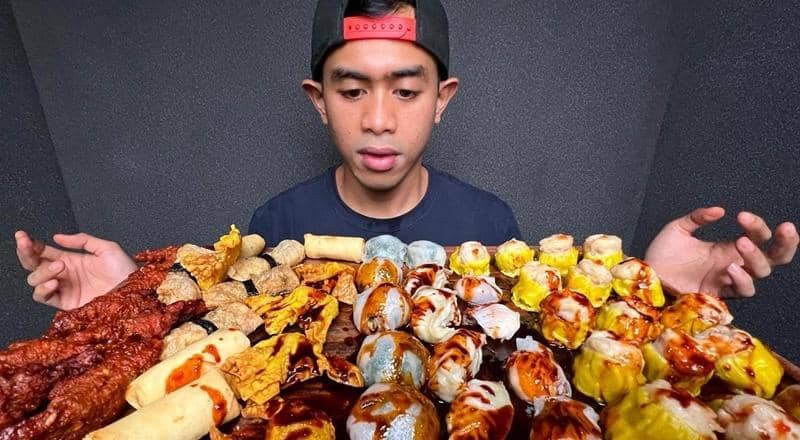 7 Food Vloggers Indonesia Hobi Mukbang yang Disukai Remaja | Popmama.com