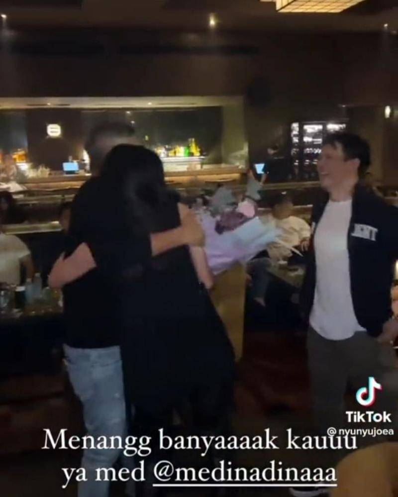 10 Foto Gading Marten dan Medina Dina, Diisukan Pacaran | Popmama.com