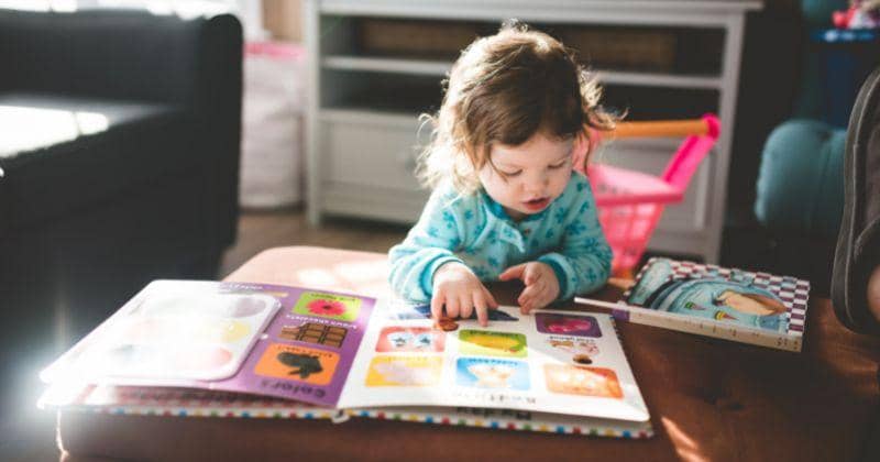 15 Makna Akhiran -Kan dan Contohnya dalam Kalimat | Popmama.com