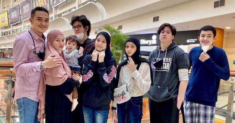 Potret 6 Anak Lyra Virna, Kompak Sekeluarga | Popmama.com