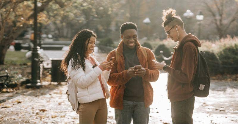 150 Nama Grup WhatsApp Keluarga yang Keren | Popmama.com