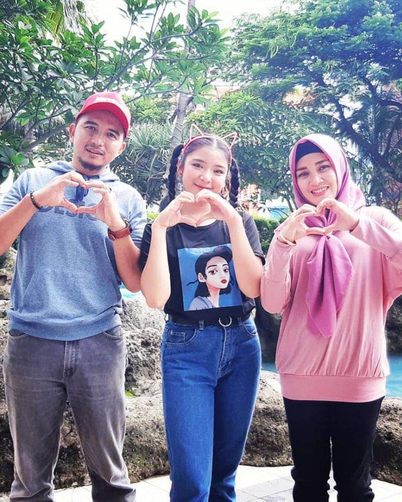 5 Fakta Keluarga Tiara Andini, Orangtuanya Seorang Musisi | Popmama.com