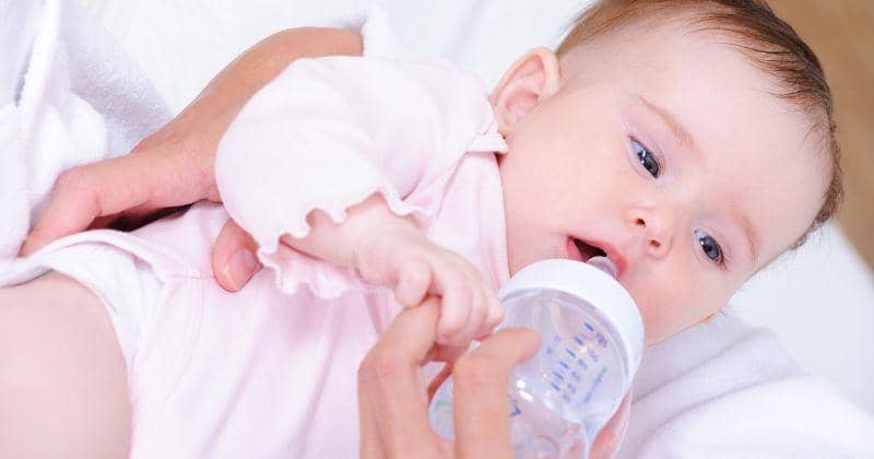 9 Cara Mengatasi Bayi Tiba-Tiba Tidak Mau Minum Susu Formula | Popmama.com