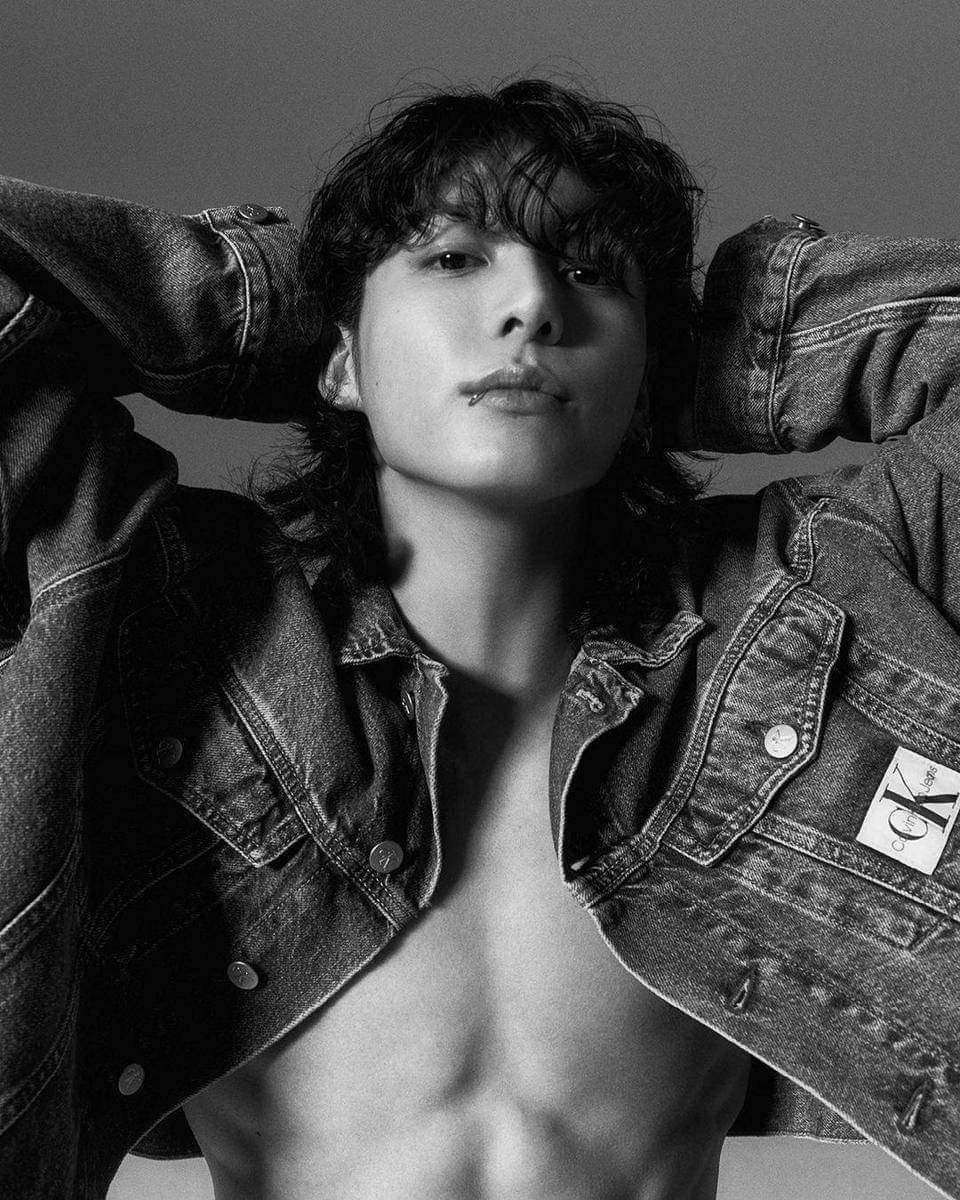 7 Foto Seksi Jungkook BTS jadi Brand Ambassador Calvin Klein | Popmama.com