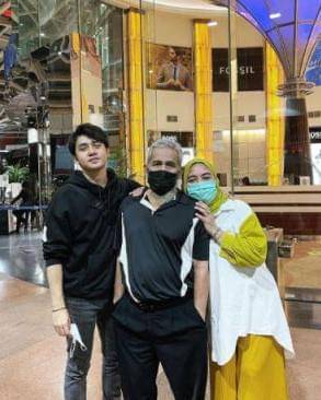 5 Fakta Keluarga Arbani Yasiz, Pemain Dilan di Film Ancika | Popmama.com